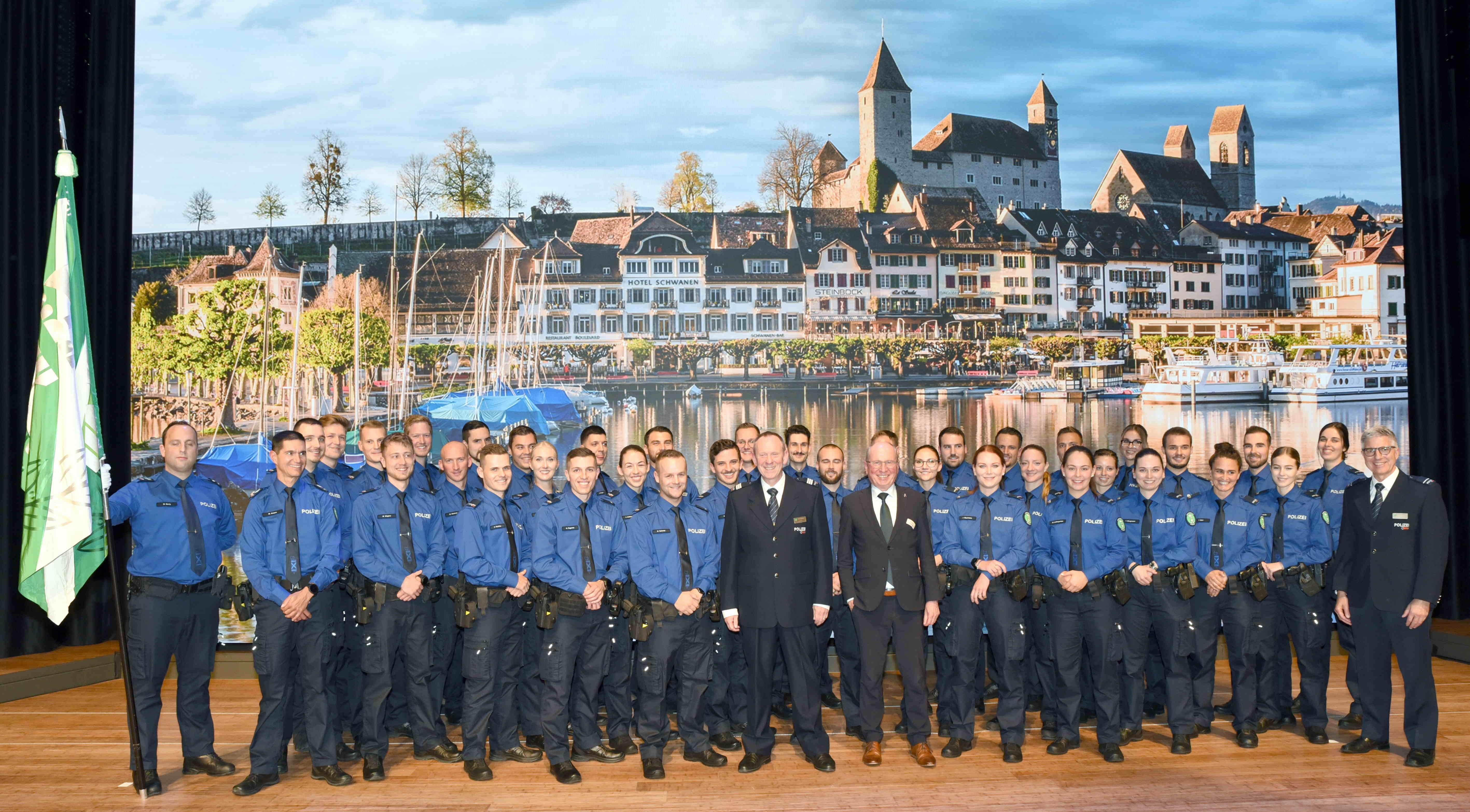 St.Gallen: 35 Polizeiangehörige ins Korps der Kantonspolizei St.Gallen ...