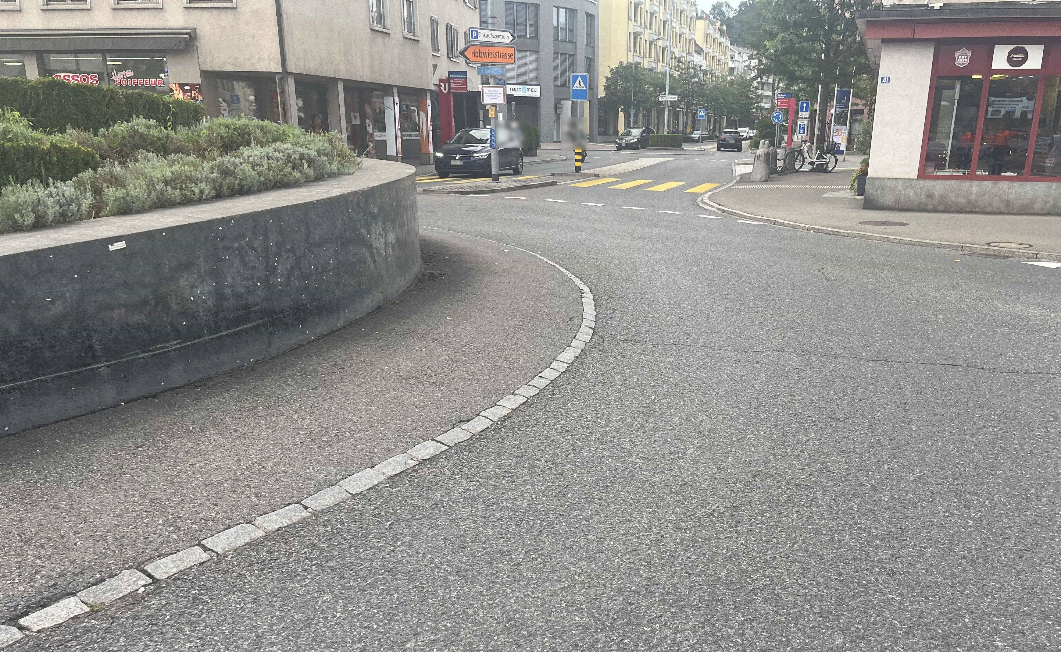 Rapperswil-Jona: Nach Auffahrunfall mit Kleinmotorrad geflüchtet ...