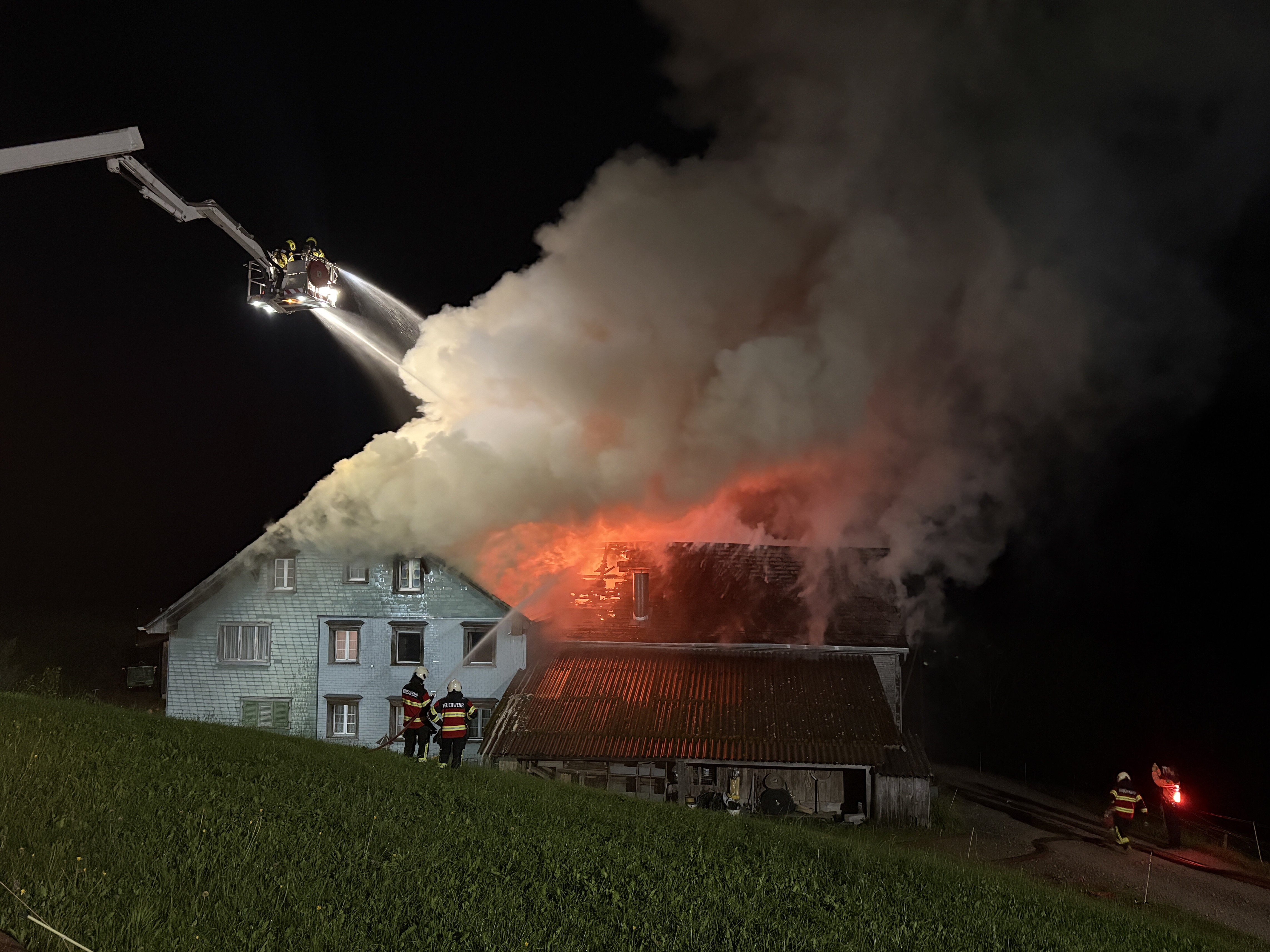 Libingen: Holzschopf und Wohnhaus in Brand geraten | sg.ch